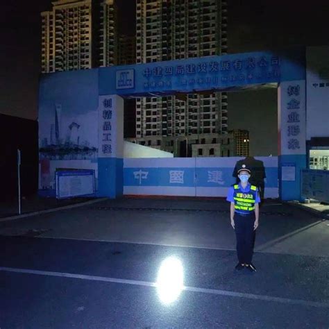 湾里管理局综合行政执法大队加大履职力度，重点打击偷倒、乱倒渣土行为和噪音扰民问题巡查夜间防治
