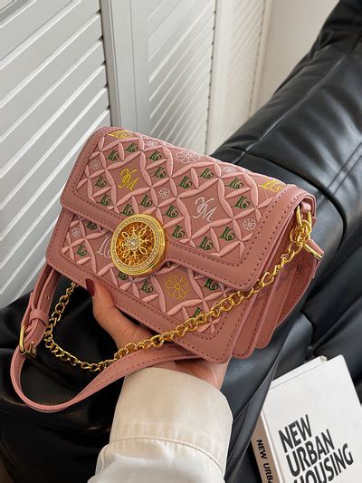 Дамска квадратна чанта с бродерия и декоративни камъни Badu Bg