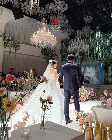 웨딩홀 여의도더파티움 ♡ 더파티움여의도 아버지의 손을 잡고 입장하는 아름다운 신부님 😍 ️02 784 0000 더파티움 파티움홀 여의도더파티움 파티움여의도 여의