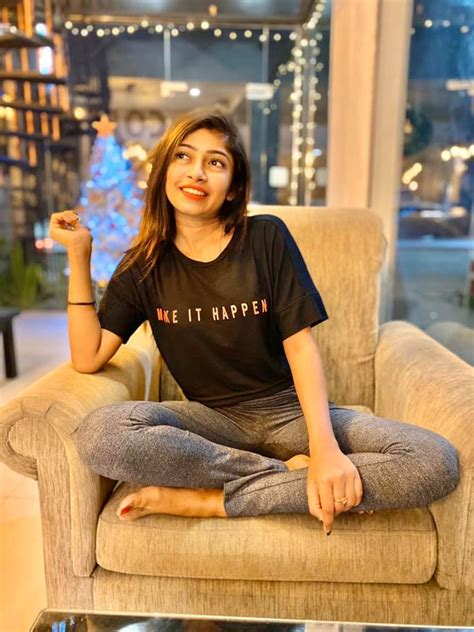 එහා ගෙදර අක්කා 02 Patta Femdom Katha