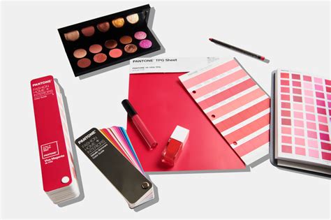 Pantone S Color Of The Year Is Viva Magenta Fashionista