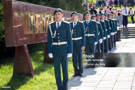 19411945 년의 위대한 애국 전쟁에 빨간 육군 그리고 소련 사람들의 승리의 날에 켄트 카자흐스탄5 월 9 일 2017 군사 병사 5월에 대한 스톡 사진 및 기타 이미지