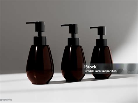 펌프 병 모형 물방울 모양의 디스펜서 병 전면 우아한 짙은 갈색 플라스틱 원통형 화장품 포장 액체 제품 용기 Uv 보호 호박색 유리 포장 모형 0명에 대한 스톡 사진 및