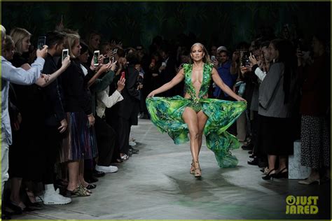 Photo Jennifer Lopez Tells Story Behind Versace Green Dress 16 Photo 4356591 Just Jared
