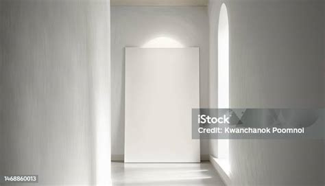 빈 방 내부 배경 자연 채광 복사 공간이 있는 현대적이고 미니멀한 스타일의 거실 내부 예술 작품 사진 그림 또는 프레젠테이션을 위한 벽에 프레임 모형 0명에 대한 스톡 사진