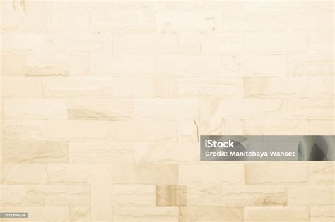 현대 크림 벽돌 벽 배경 사진의 세부 사항 갈색 밝은 벽돌 벽 질감 배경은 노란색 밝은 색 벽지 현대적인 내부 및 외부 배경 디자인으로 칠해진 돌 타일 블록입니다 베이지에