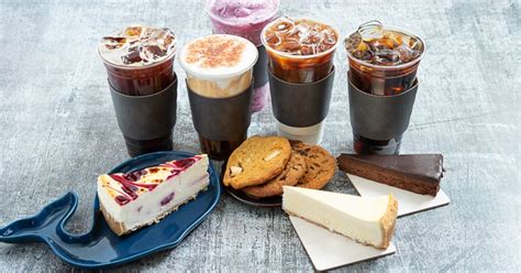 4명이 음료 3잔 케이크 2개 시켰는데1인 1잔 아니니 나가달라