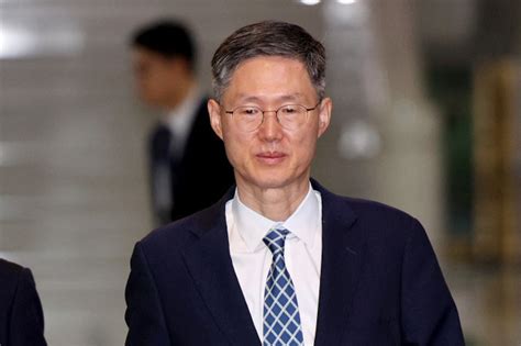 문형배 헌법재판관 프로필 고향 나이 헌법재판소장 권한대행 성향