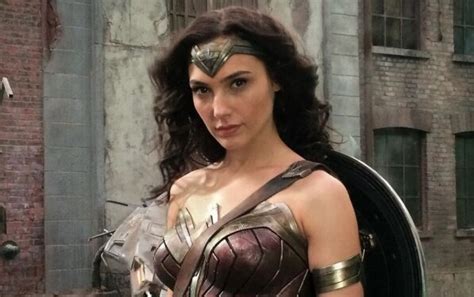 Gal Gadot Poses For A Shirtless Photo While In Bed