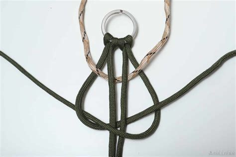 DIY Crisscross Solomon Paracord Keychain DIY Crisscross Solomon Paracord Keychain