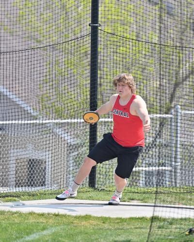 Centrals Hadyn Fleming Cruises To 4a Discus Title Burns