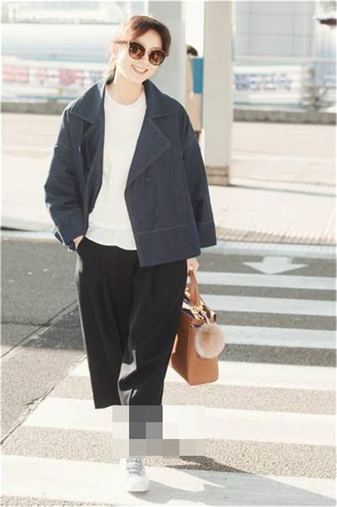 특급칭찬 부르는 인간 소화제 김희애 공항패션 ㄷㄷㄷ 네이트 판