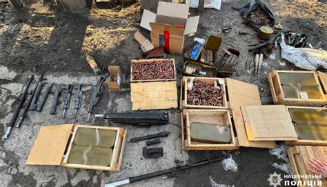 В Киевской области мужчина хранил огромный арсенал оружия ФОТО Читайте на Ukr Net