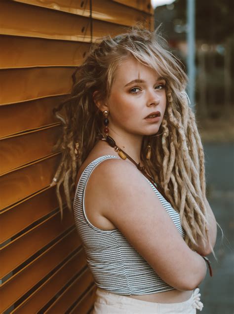 Retro Vintage Portrait Hippie Dreadlocks Malegeers Dreads Girl