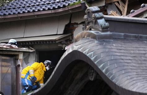 ПЕТ ДЕНА ПО ЗЕМЈОТРЕСОТ ВО ЈАПОНИЈА Во градот Сузу 90 годишна старица спасена од урнатините