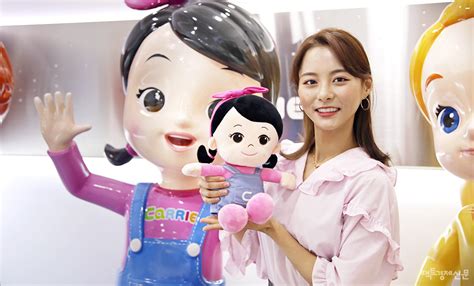 팩터뷰 제 꿈은 캐리예요” 동심 저격 캐리···이유 있는 내력은