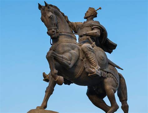 تیمور لنگ زندگینامه و شرح کشورگشایی‌ها و کشتارها یک پزشک