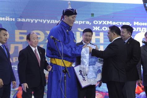 Монгол Улсын начин Ж Оргилболдод хоёр өрөө байр бэлэглэлээ