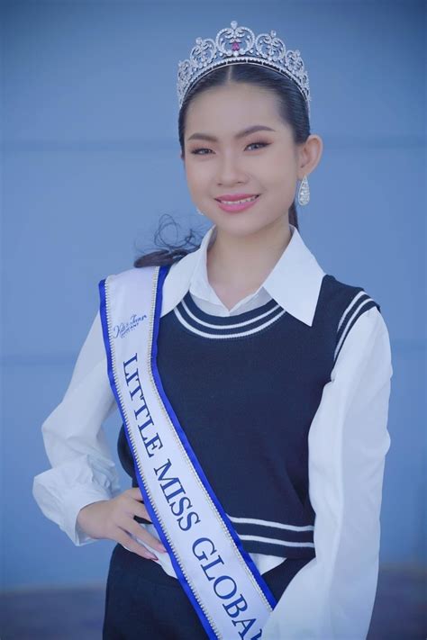 គង់ ច័ន្ទណារីយ៉ា និងឆដា មុនីនាថ ចេញដំណើរទៅប្រកួតនៅប្រទេសម៉ាឡេស៉ី ព្រឹកនេះ មានវីដេអូ Khmerload