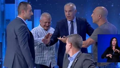 СТРАШЕН ЕКШЪН Светльо Витков Скакауеца налита на бой на опонент в ТВ