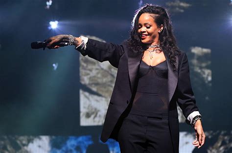 Rihanna Greatest Hits Displayrot