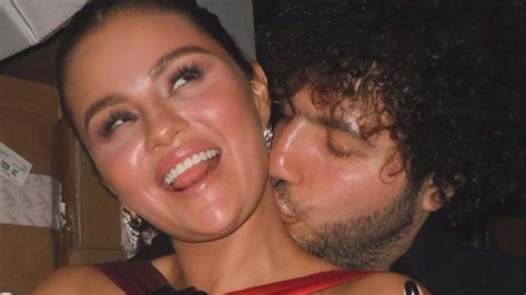 Selena Gomez Cozies Up To Her Beau Benny Blanco In Sweet New Snap OtakuKart
