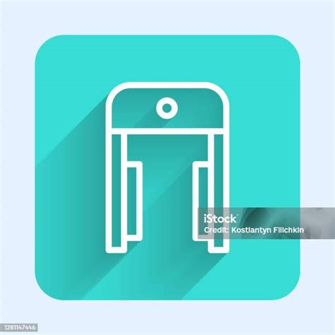 긴 그림자로 격리 된 공항 아이콘의 흰색 라인 금속 탐지기 금속 탐지기 검사지점에 공항 보안 검색대 녹색 정사각형 버튼입니다