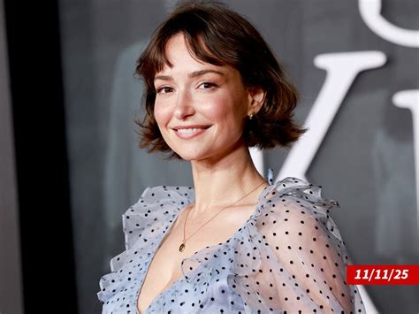 Atandt Ad Actress Milana Vayntrub Uses Risqué Pics To Raise 500k For