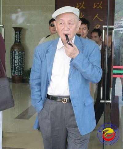 黄永玉来校商议黄永玉博物馆的下一步建设 吉首大学