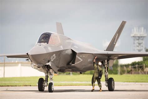 Us Marine F 35b Suffers Nose Gear Collapse After Emergency Landing