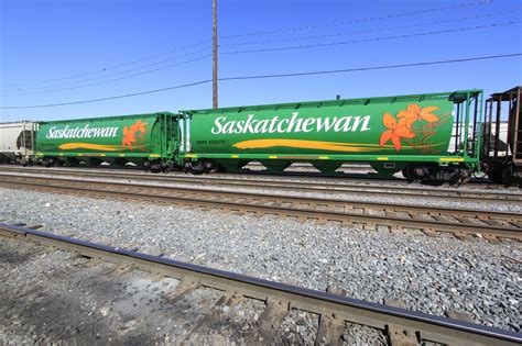 배경 화면 도로 기차 강철 낙서 트랙 수송 뱃짐 빠른 운송 덮은 미술 나무 레일 광고하는 선로 Graff 부채 벤칭 대중 교통 간판