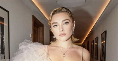 12 Celebrities With Forward Head Posture