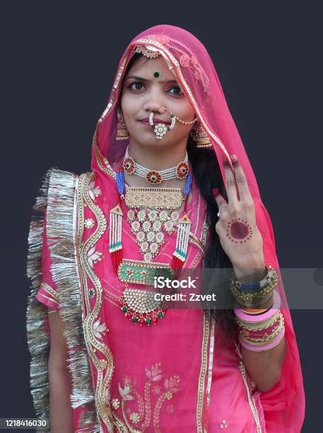 Gadis Cantik Rajasthani India Dengan Pakaian Nasional Rajasthan India