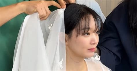 진짜 결혼식이었으면 김우빈♥ 신민아 팬들도 설레게 한 웨딩드레스 자태