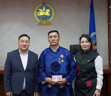 Баянгол ИТХ ТӨРИЙН ДЭЭД ОДОН МЕДАЛЬ ГАРДУУЛЛАА