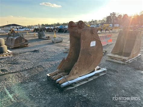 Komatsu 24 In Digging Excavator Bucket Ritchie Bros Auctioneers