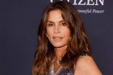 Cindy Crawford 58 Stuns In Same Leather Jacket She Wore At 20