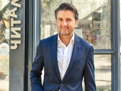 СОС ще разгледа предложение комисия да отговаря за коледната украса в София