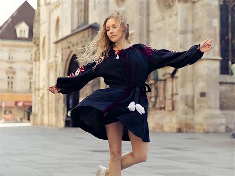 Олена Шоптенко зі 120 українцями станцювала у центрі Відня відео