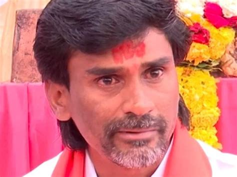 Before Leaving For Mumbai Manoj Jarange Patil Was Emotional And Said