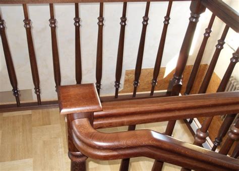Поручни из дерева для лестниц купить в Москве на заказ по цене производителя Деревянные
