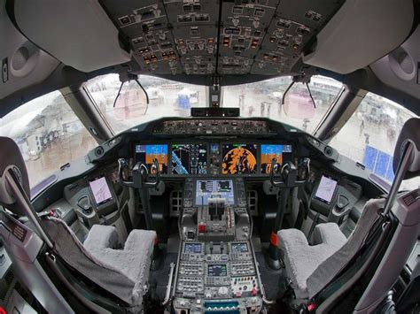 Boeing 787 Cockpit Hongkong Jet
