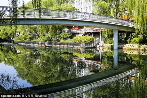 北京城北护城河古代王朝的防御之河