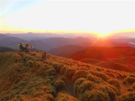 Mount Pulag Sunrise At The Summit Gunung Bagging