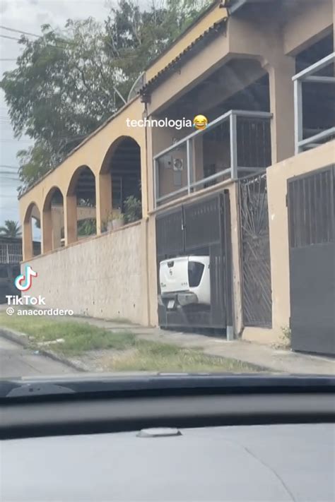 문 밖으로 궁댕이만 내밀고 있는 년 자동차 에펨코리아