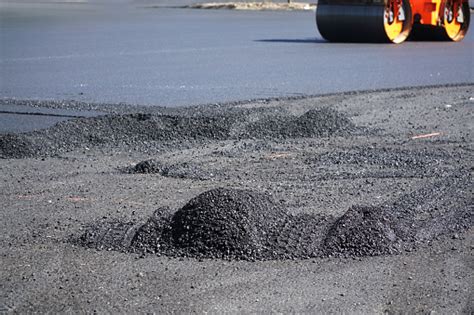 압축기 롤러 작업이 있는 도로 건설 현장의 아스팔트 포장 0명에 대한 스톡 사진 및 기타 이미지 0명 거리 건설 기계류 Istock