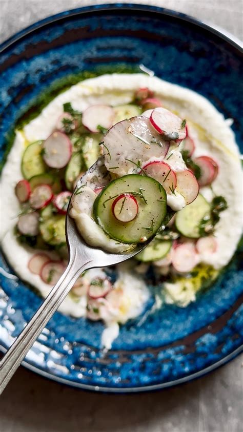 Суров мед от шишарки Сега е моментът да съберем зелени шишарки и да си приготвим този