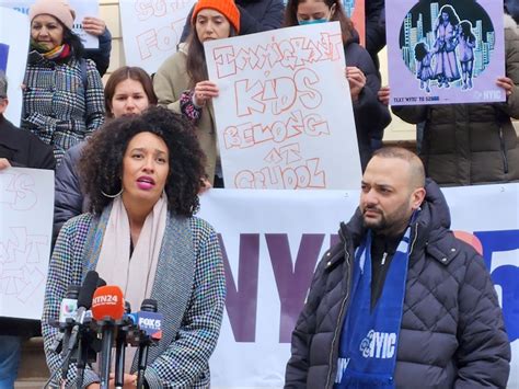Protestan Contra El Alcalde De Nueva York Por Borrar A Inmigrantes De