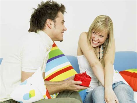 Signs She Is In Love With Your Wallet Boldsky Com