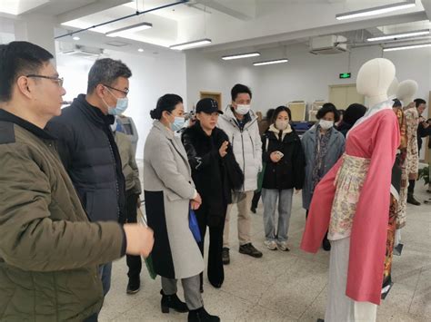 上海市第三女子中学代表团一行来中心调研